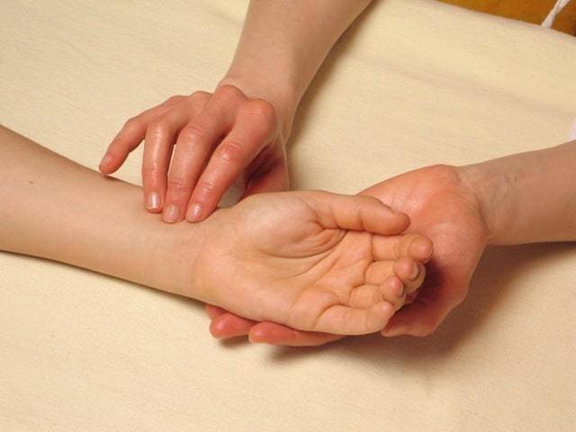 The Ancient Science Of Pulse Diagnosis — IVAC Ayurvedic Centre India